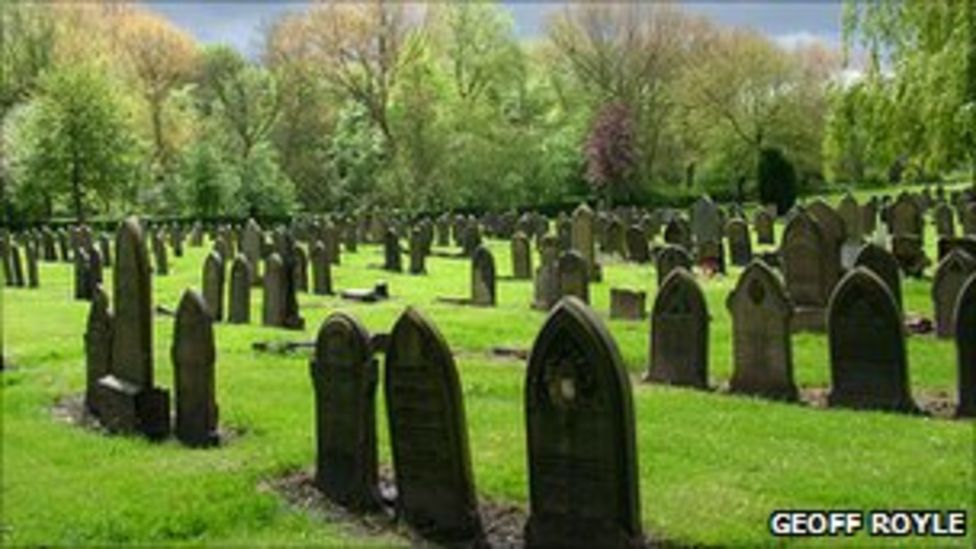 Manchester cemetery gets grant to be community resource - BBC News