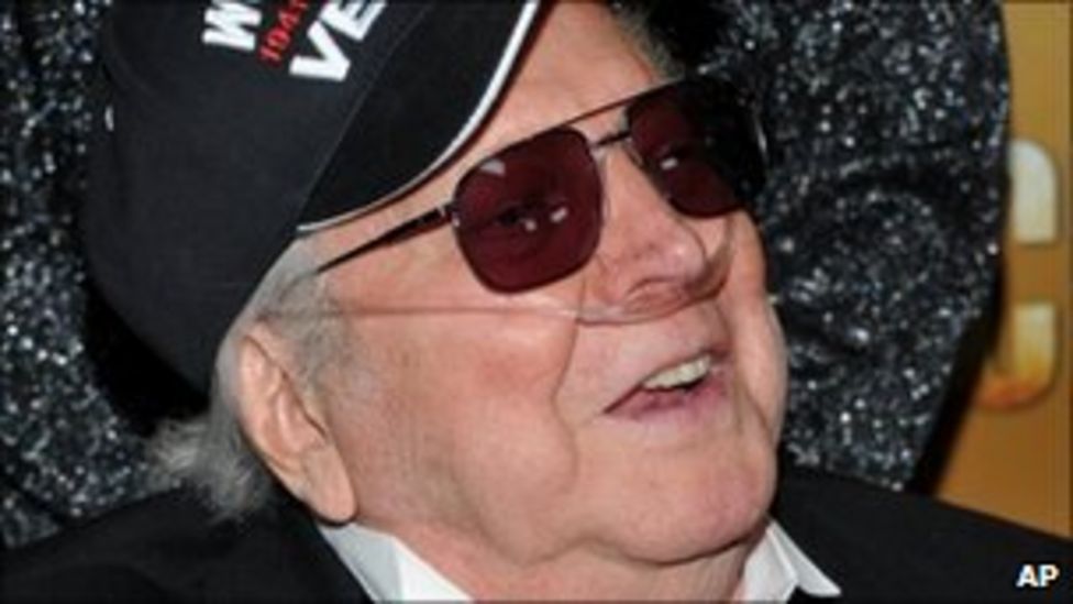 Country singer Ferlin Husky dies aged 85 - BBC News