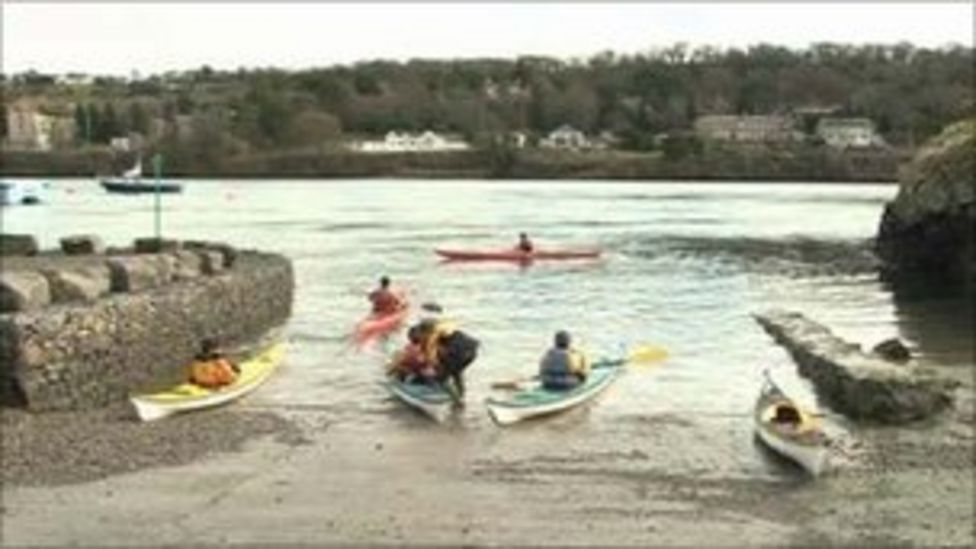 Menai Bridge inquiry into 'village green' for waterside - BBC News
