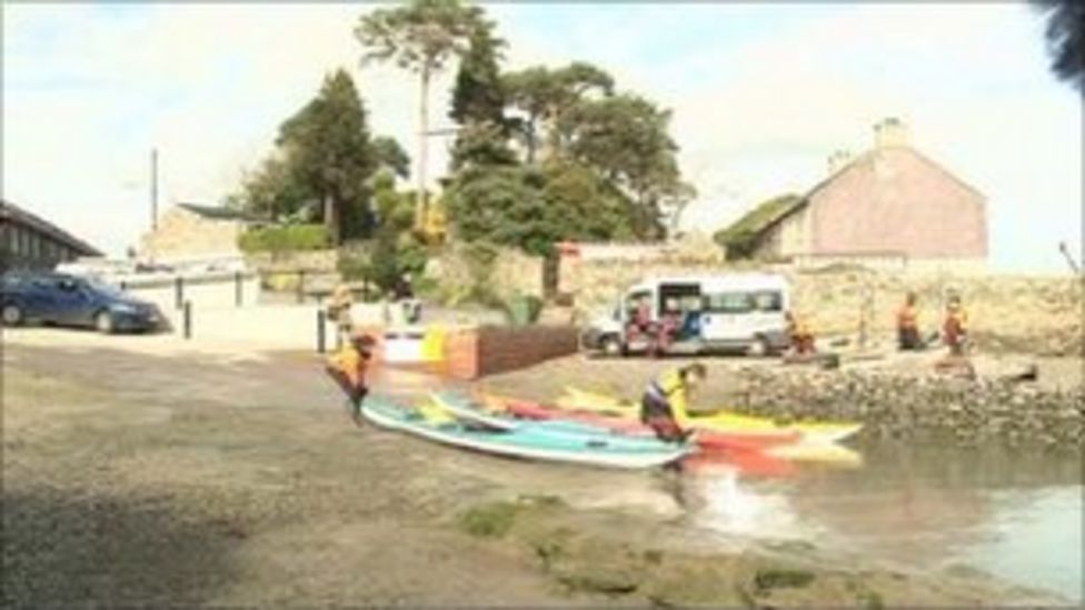 Menai Bridge inquiry into 'village green' for waterside - BBC News