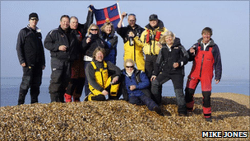 'New Solent island' exposed by low tide - BBC News