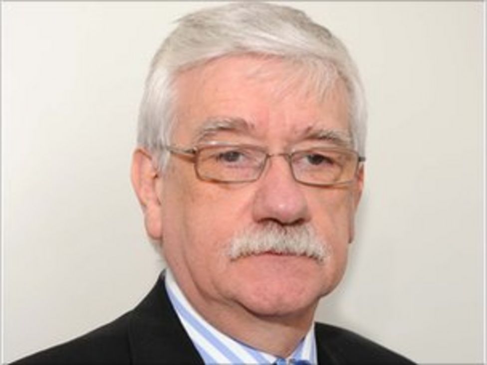 UUP's Terry Wright quits in radiotherapy unit row - BBC News