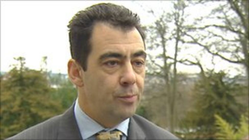 Edinburgh Zoo chief executive Gary Wilson suspended - BBC News