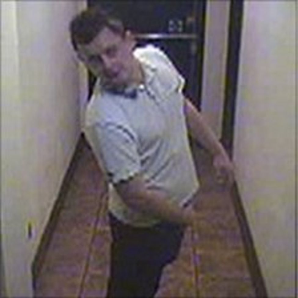 Nottingham bar stabbing CCTV pictures released - BBC News