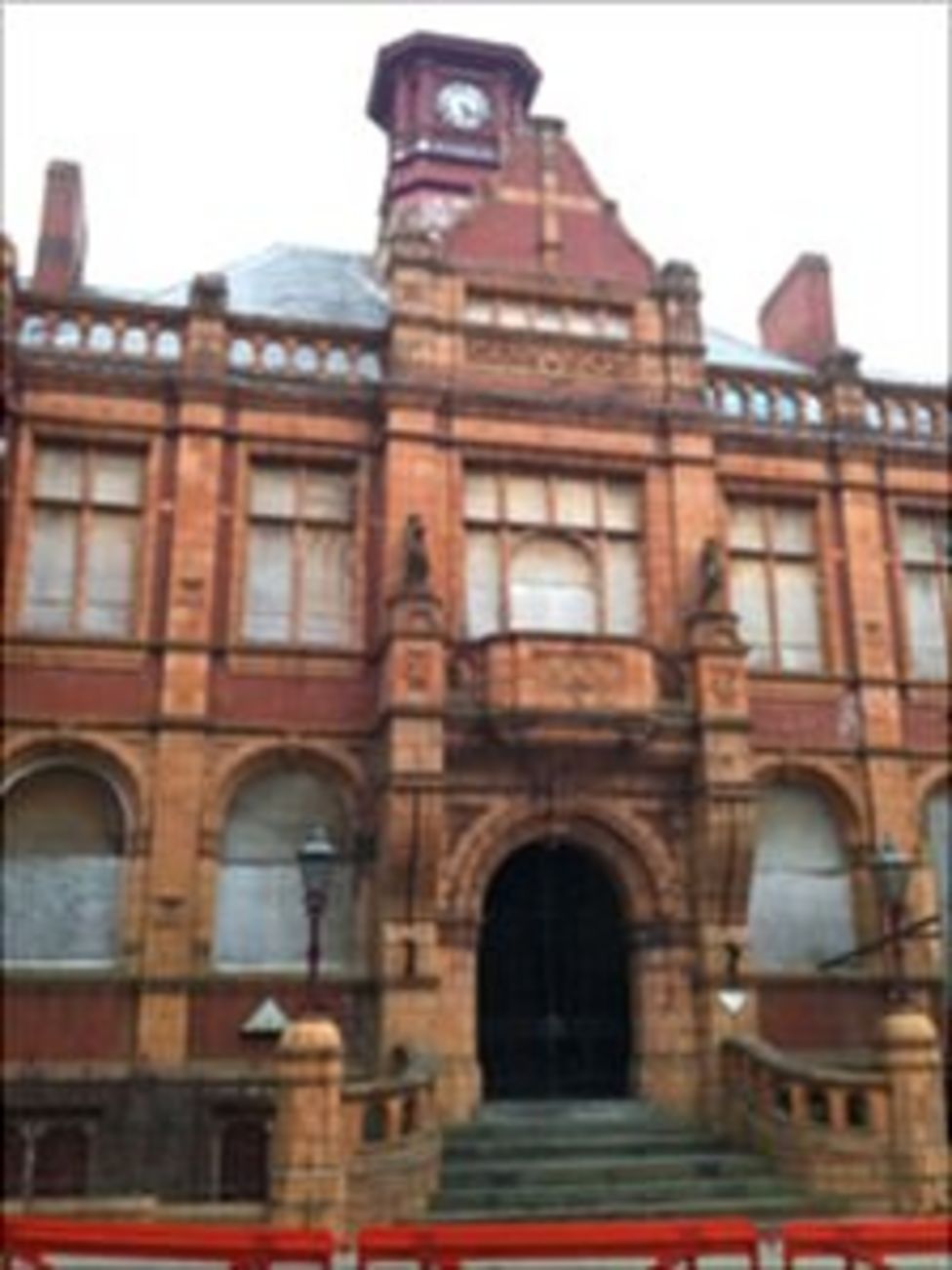 Merthyr Tydfil old town hall to be made arts centre - BBC News