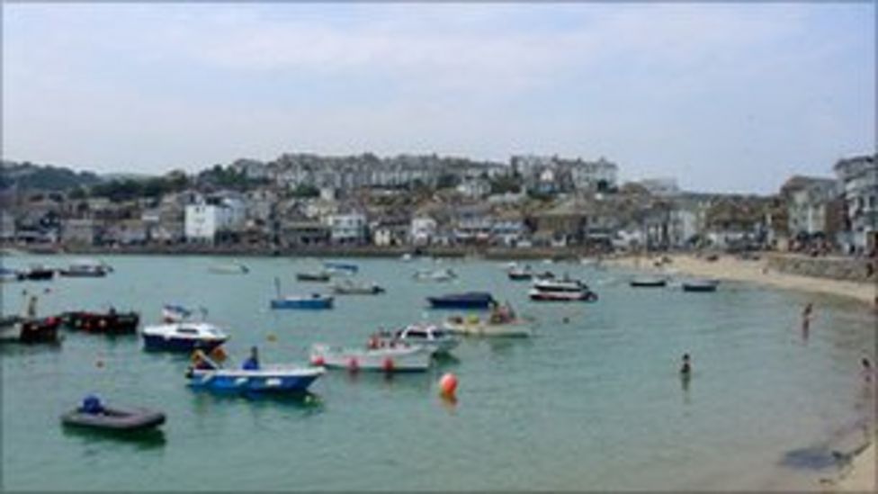 St Ives tourist centre to reopen - BBC News
