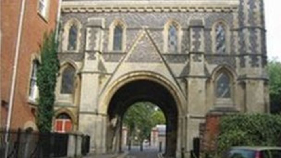 Reading Abbey ruins £8m revamp plans unveiled - BBC News