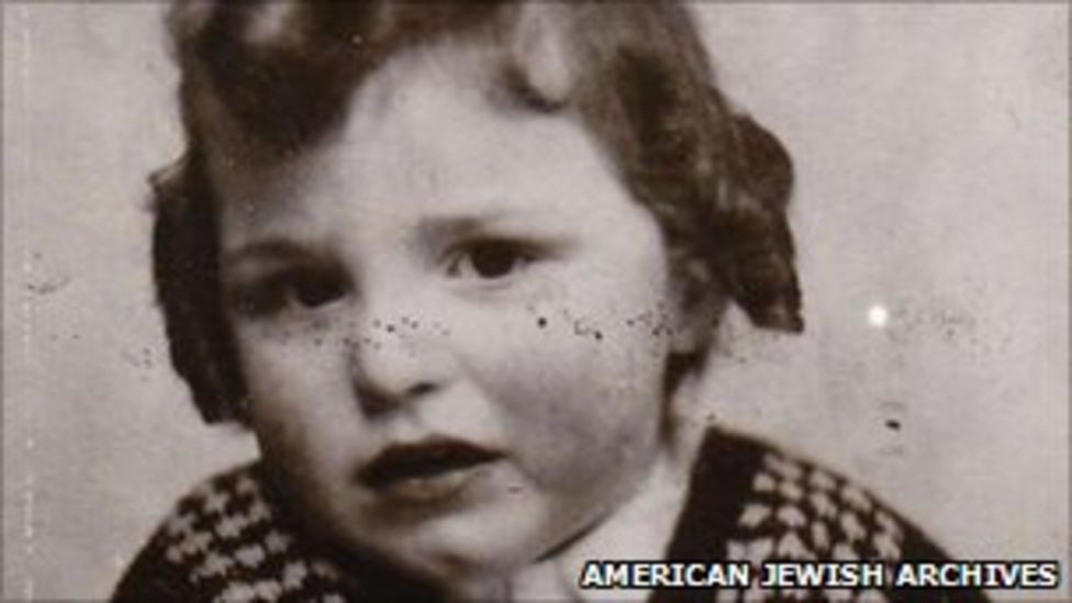 Tracing children of the Holocaust using social media - BBC News