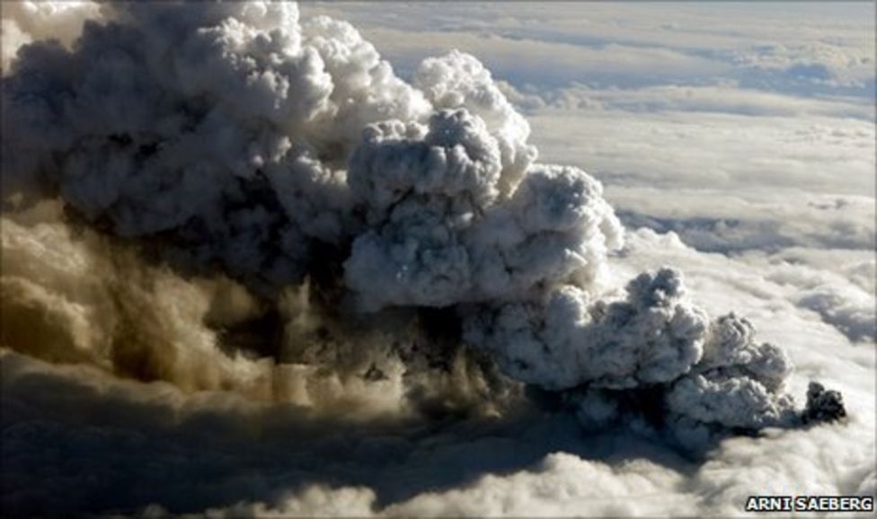 Volcanic ash air shutdown the 'right' decision - BBC News