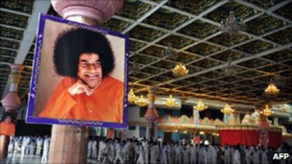 India's emotional farewell to Sathya Sai Baba - BBC News