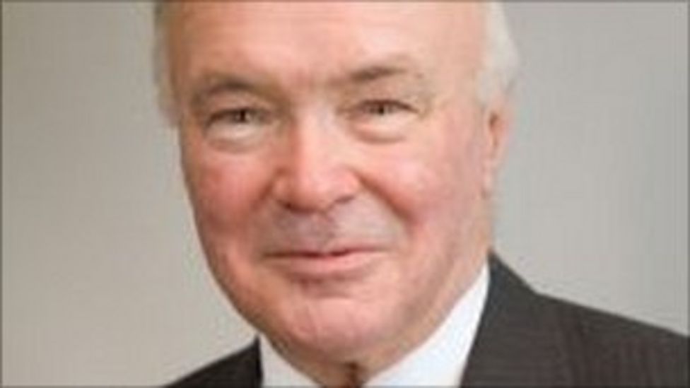 David Cannan: Tributes paid to Isle of Man 'political grandee' - BBC News