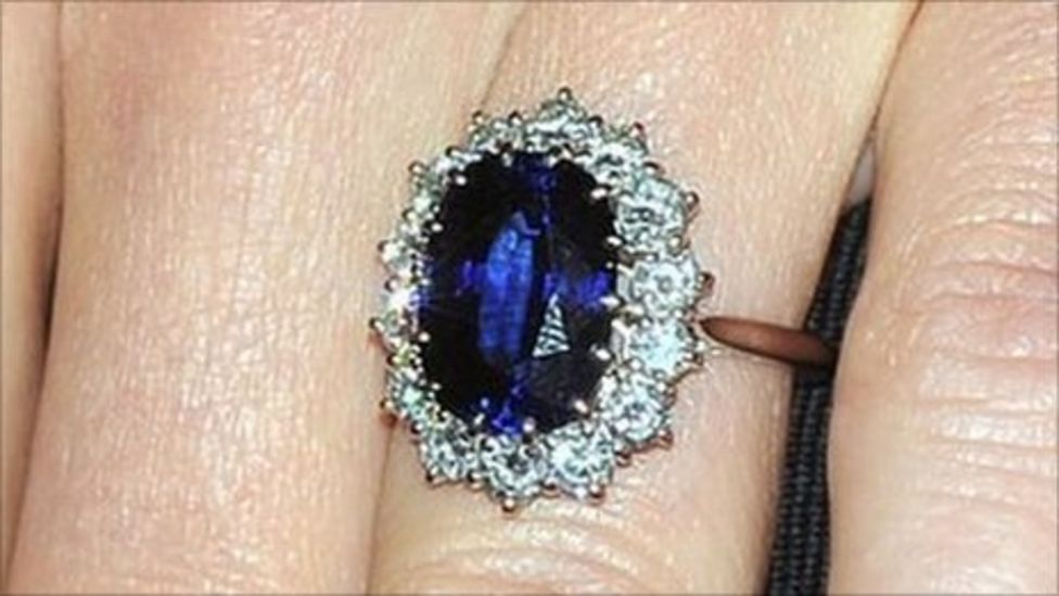 World's largest blue star sapphire 'found in Sri Lanka' - BBC News