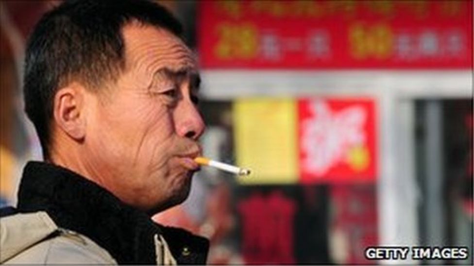 Chinese smokers face cigarette ban in Beijing - BBC News