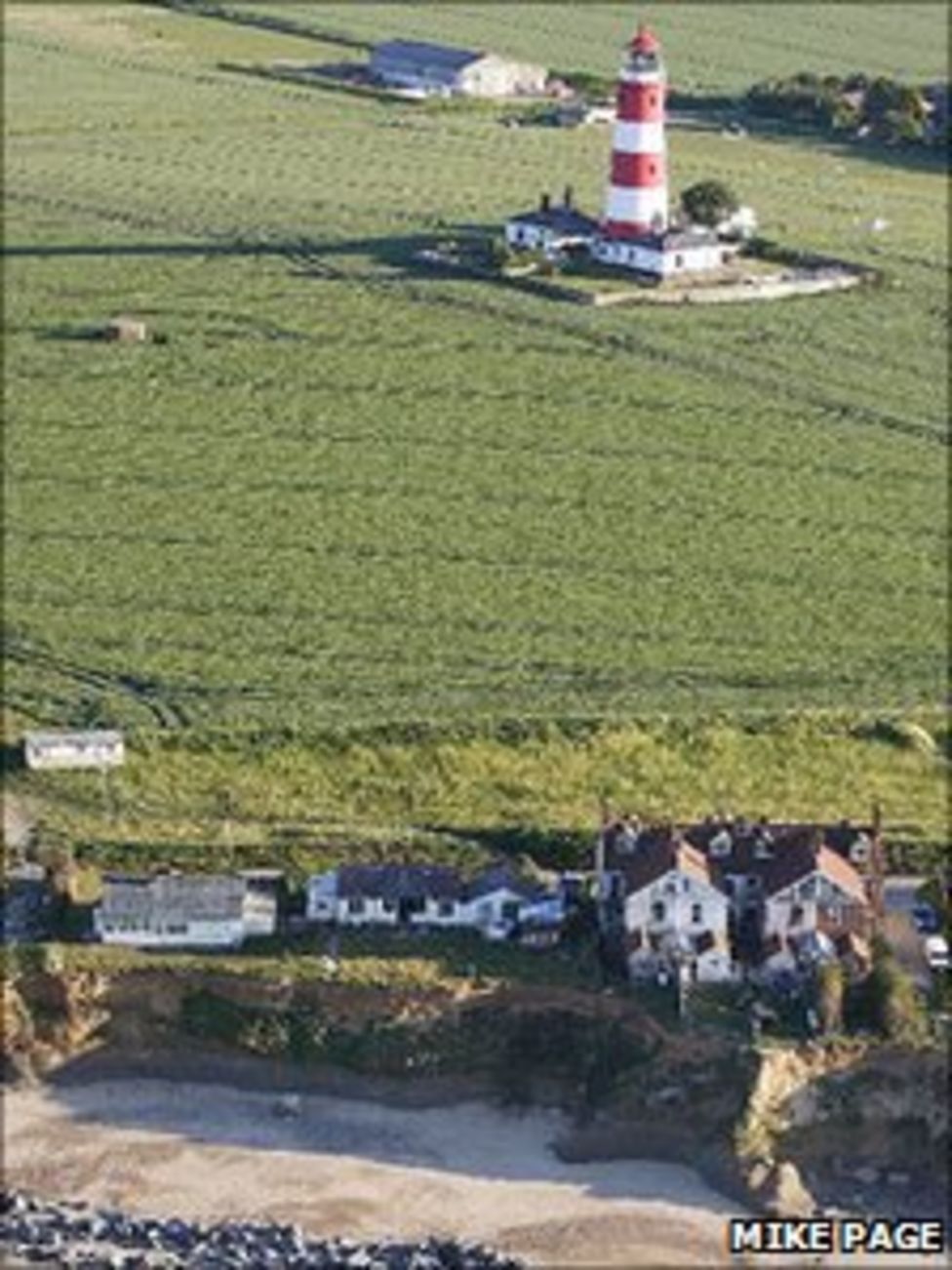 Happisburgh's last Beach Road resident remains defiant - BBC News
