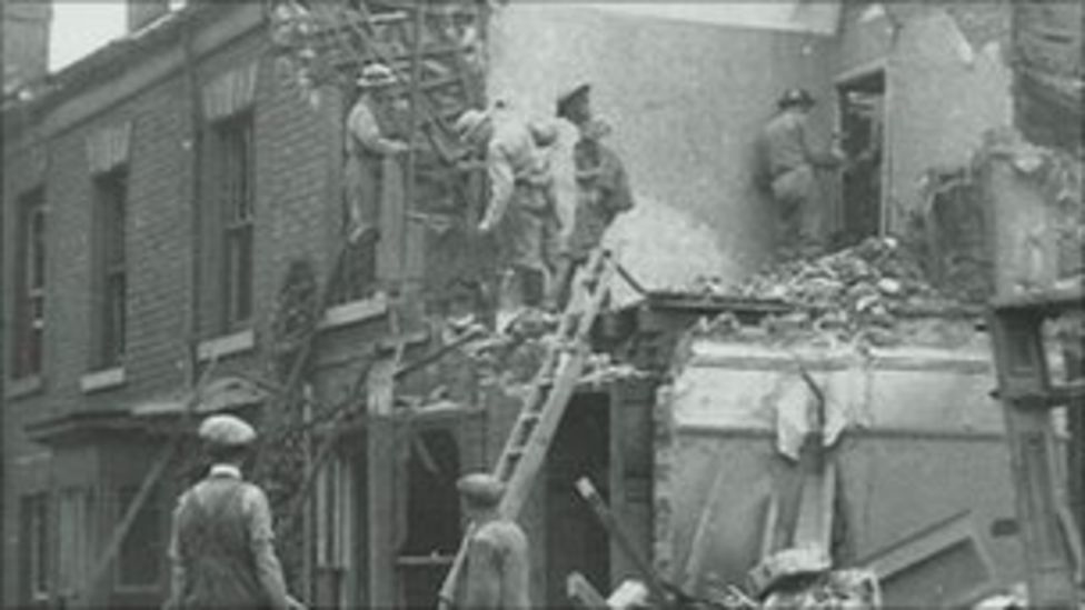 Hull remembers the Blitz 70 years on - BBC News