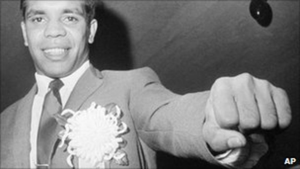 Australia: Aboriginal boxer Lionel Rose dies - BBC News