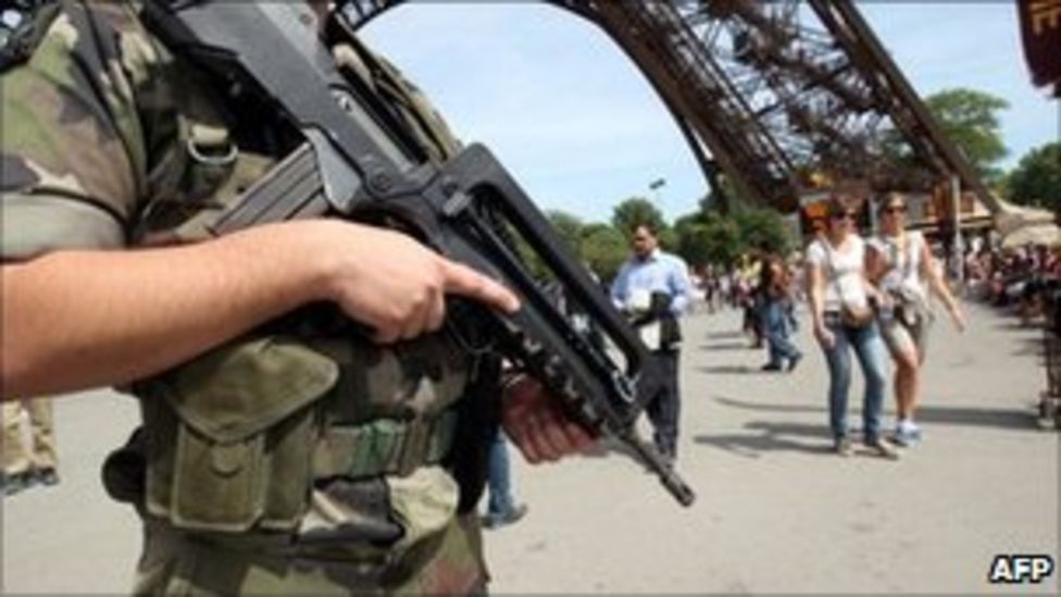 France Islam: Suspected militants seized in Paris area - BBC News