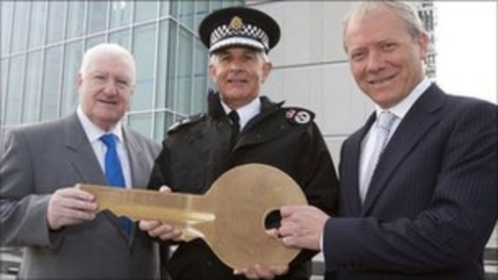 Greater Manchester Police given key to new HQ building - BBC News