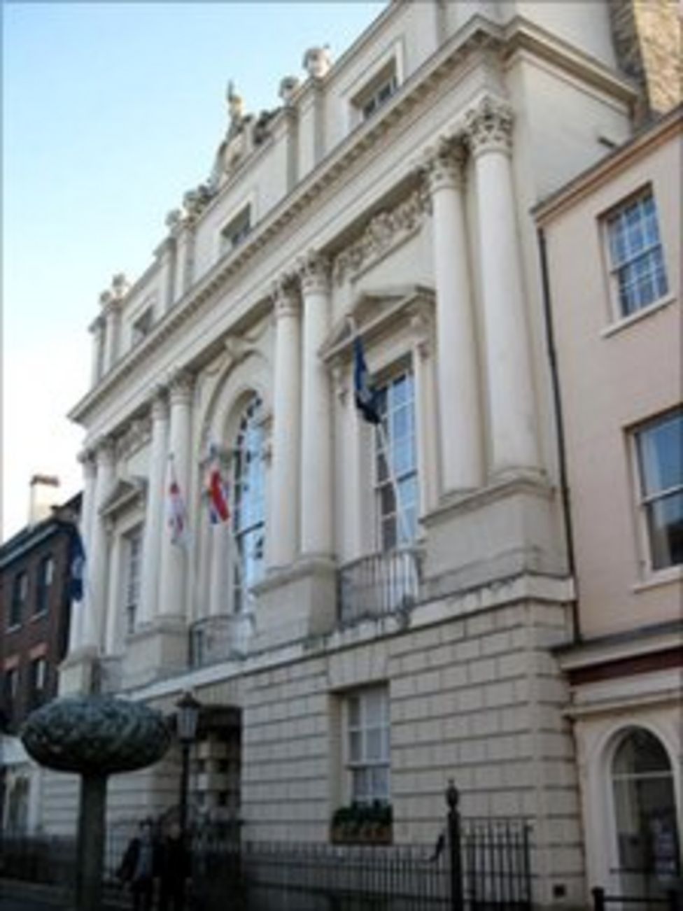 Doncaster bids to become a city in 2012 - BBC News