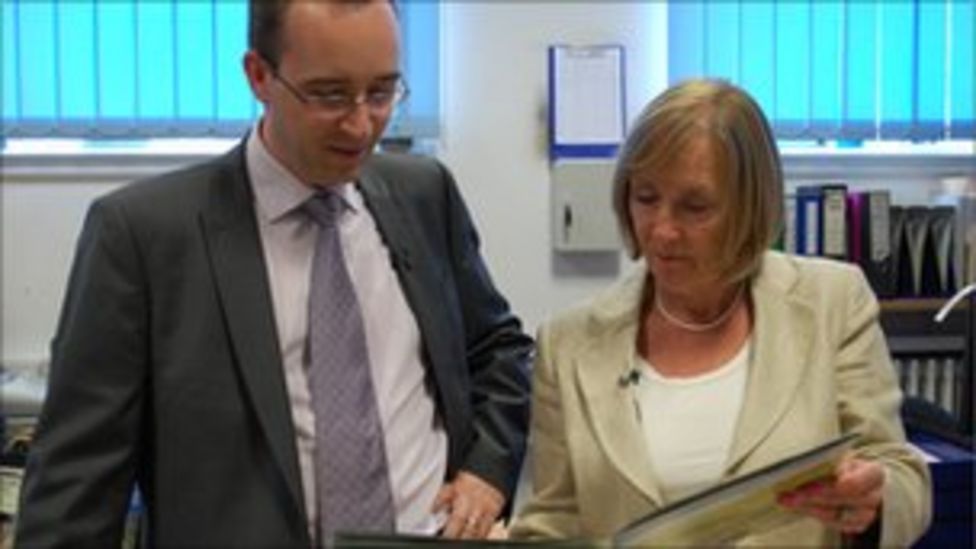 Bolton man recalls life with the town's mayor and mayoress - BBC News