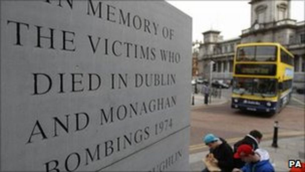Ceremony to remember anniversary of Dublin-Monaghan bombings - BBC News