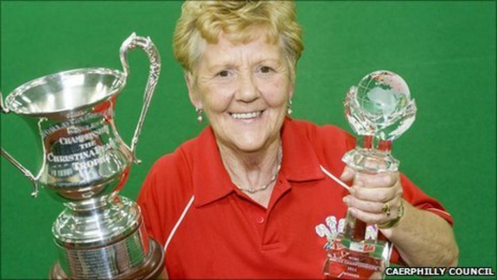Betty Morgan on world titles and 40 years playing bowls - BBC News