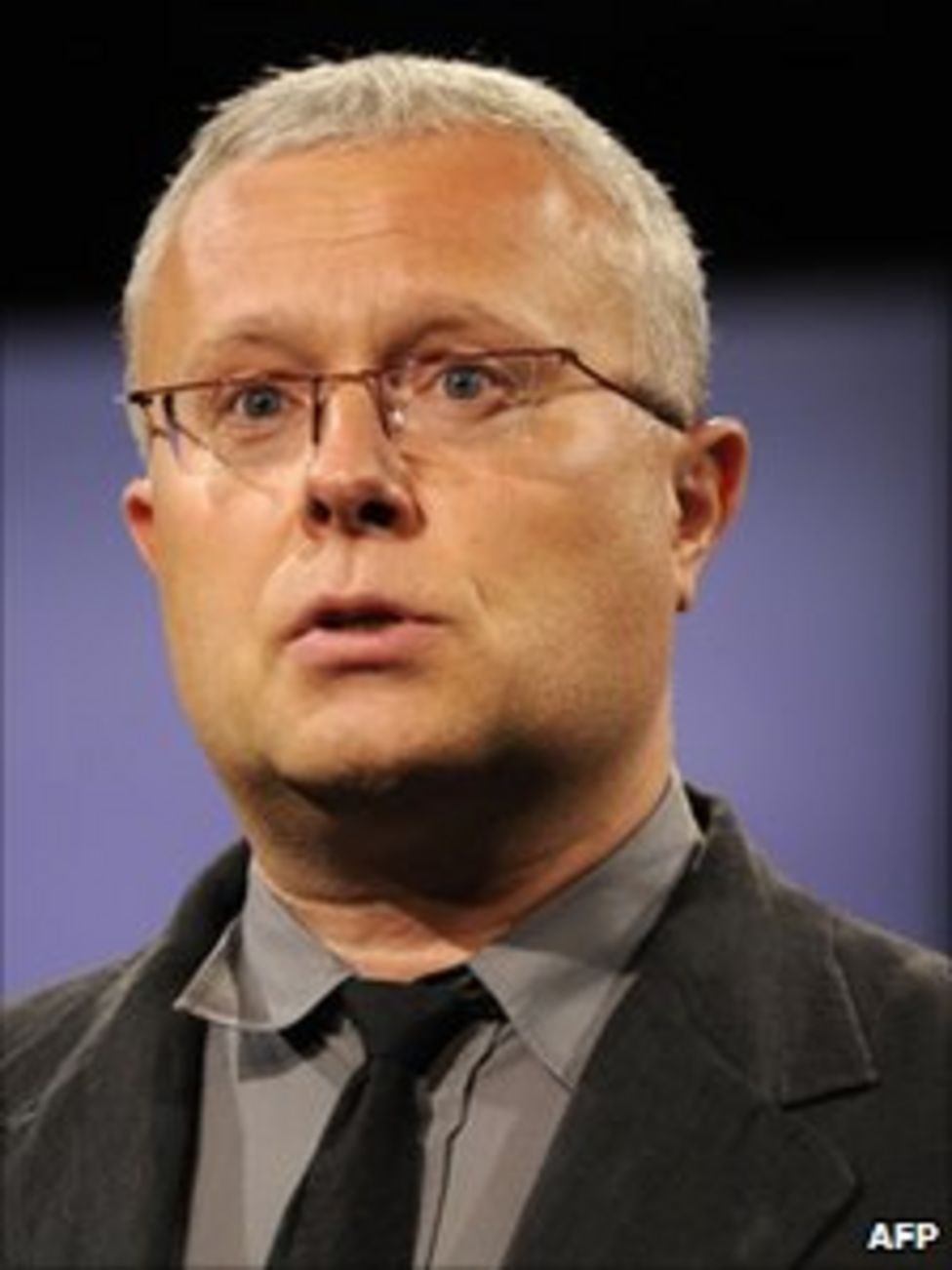 Russian billionaire Lebedev to back Putin group - BBC News