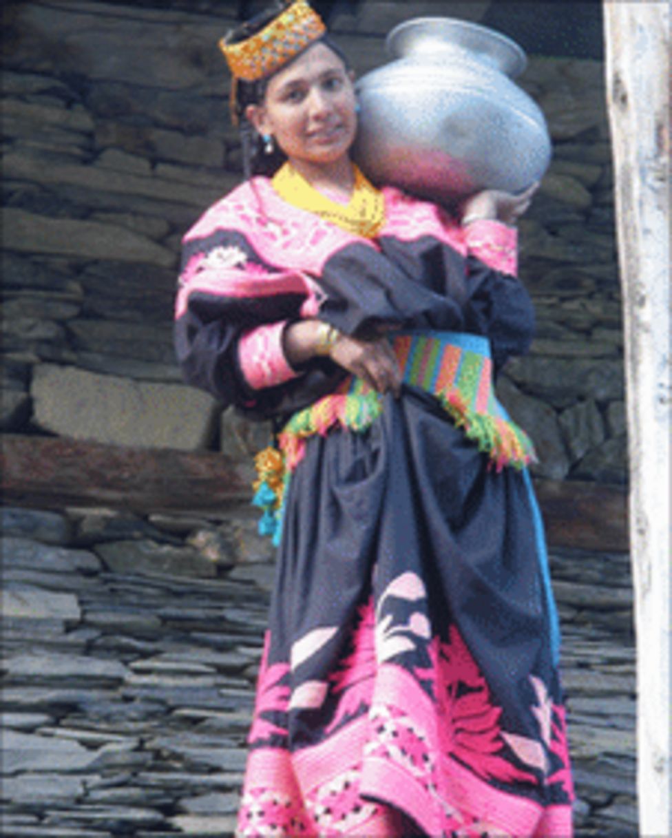 Pakistan: The free women of Kalash - BBC News