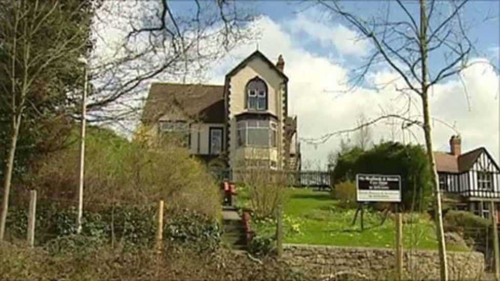 Headlands care home, Llangollen, £70,000 death fine - BBC News