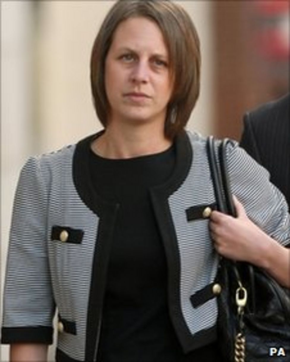 Milly Dowler trial: Levi Bellfield's partner 'besotted' - BBC News