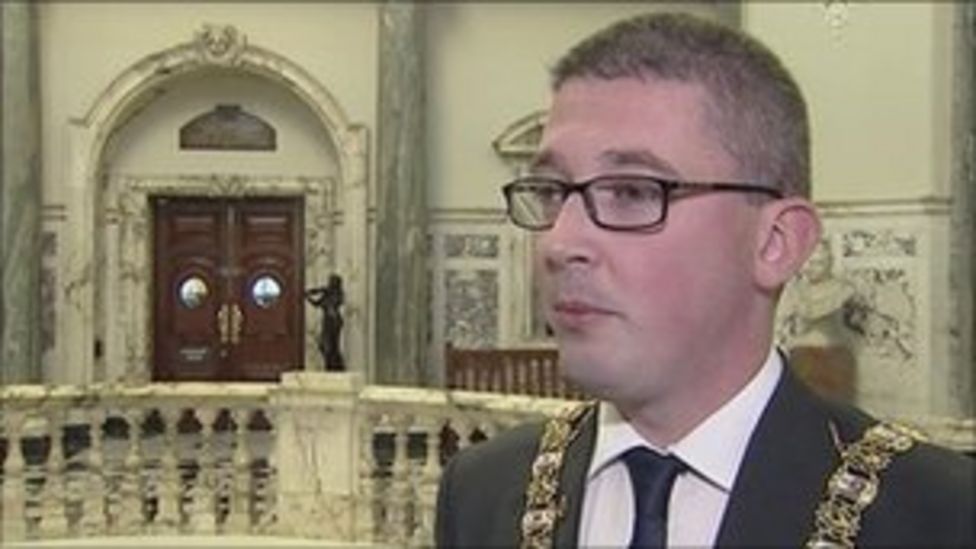 DUP backs Ruth Patterson over Sinn Fein mayor snub - BBC News