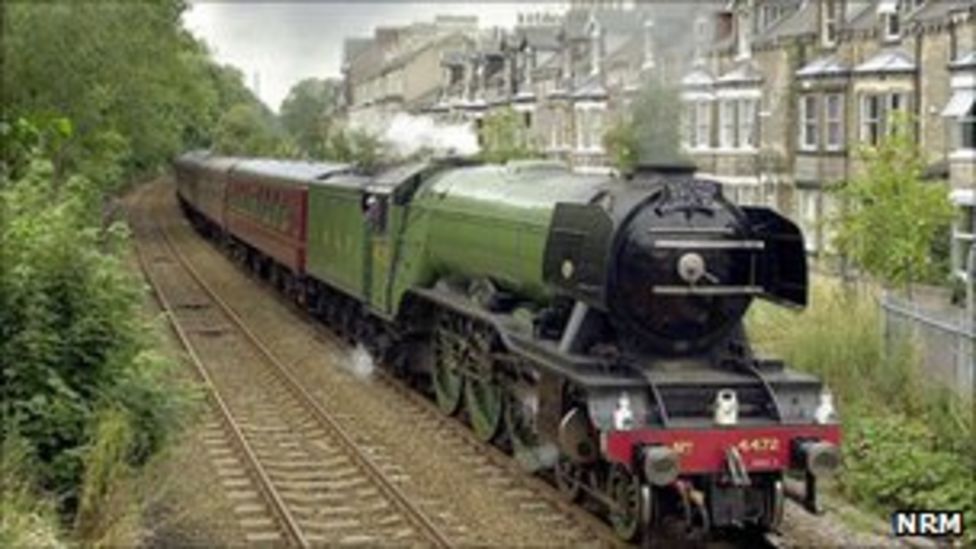 Flying Scotsman on show at National Railway Museum - BBC News