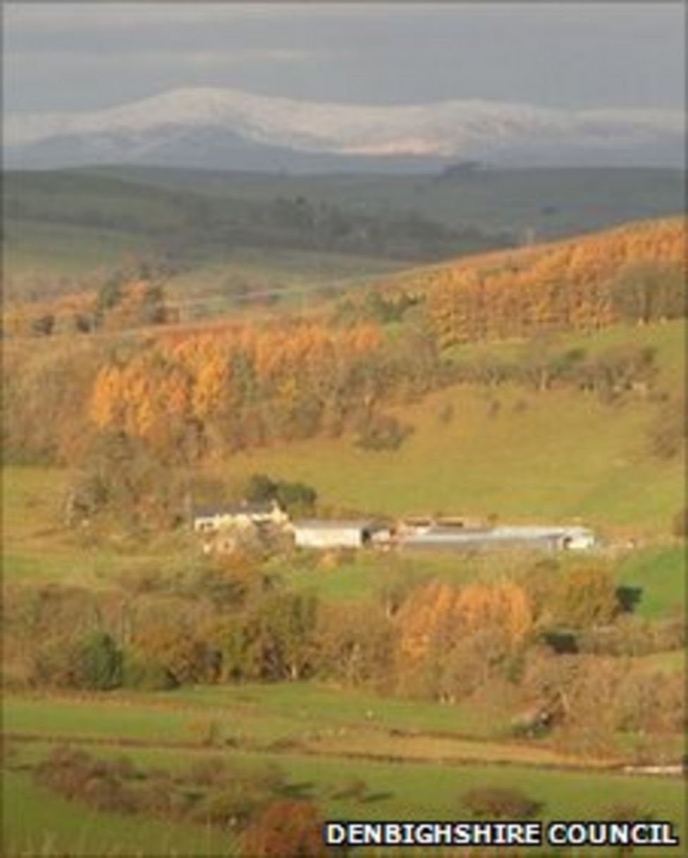 Exploring Wales' uplands uncovers Denbigh moors' past - BBC News