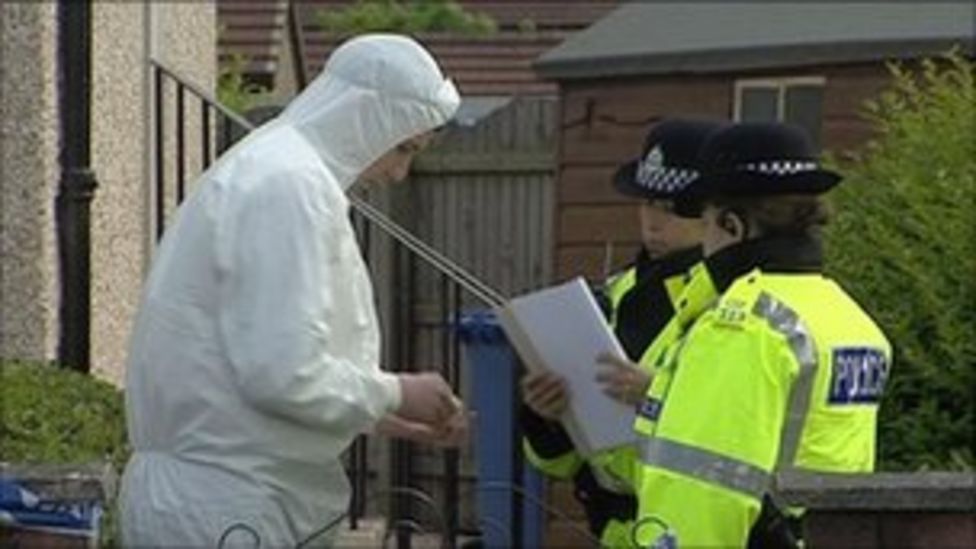 Man held after woman's body found in Grangemouth - BBC News