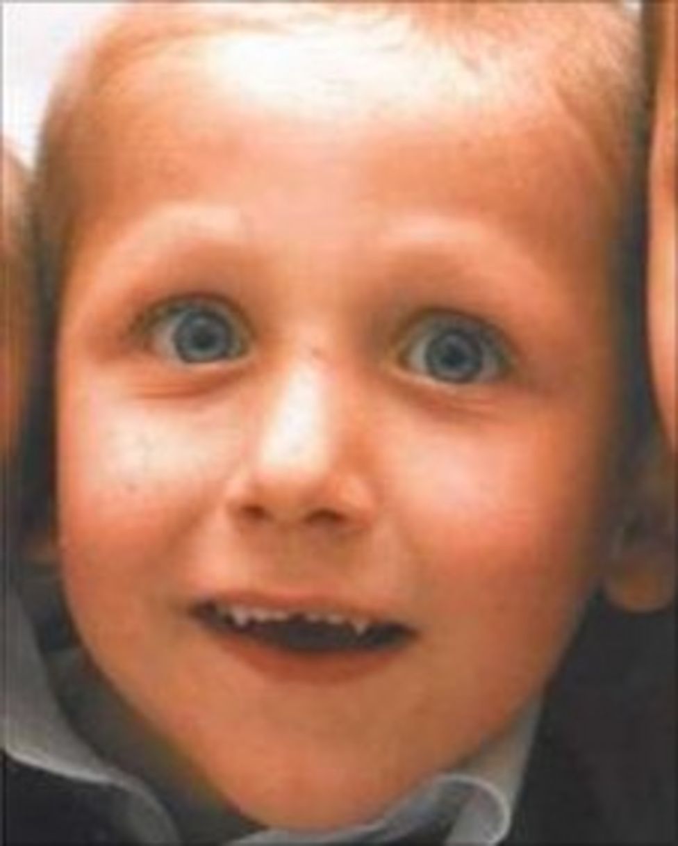 Family tribute to Liam Shackleton after Leeds flat fall - BBC News