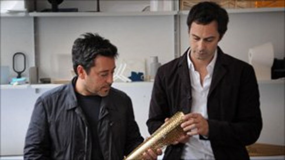 London 2012: Designing an Olympic 'torch for our time' - BBC News