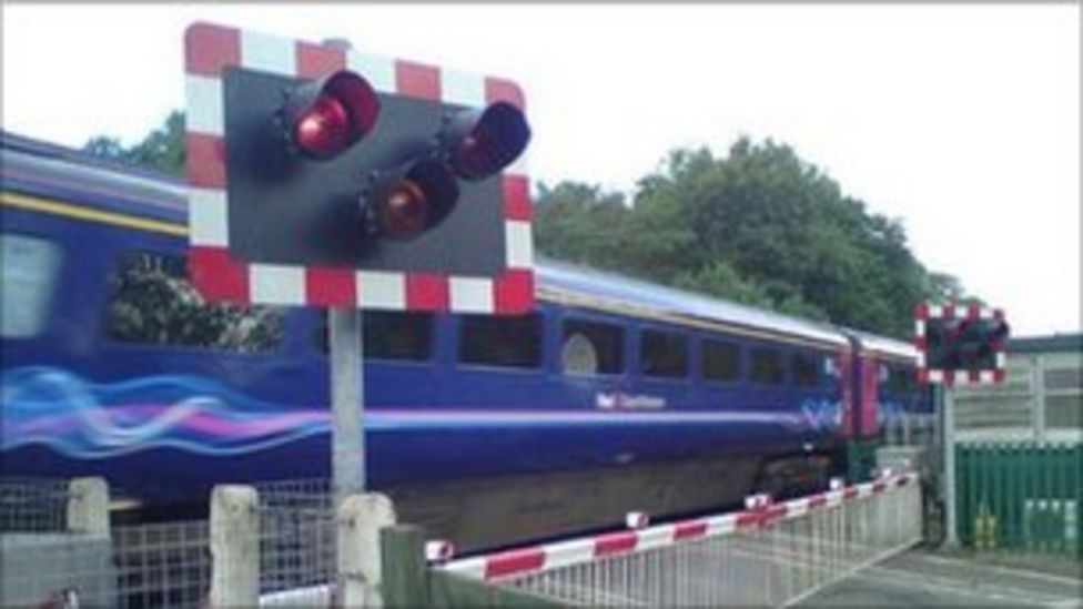 Network Rail's sat-nav safer level crossing hope - BBC News
