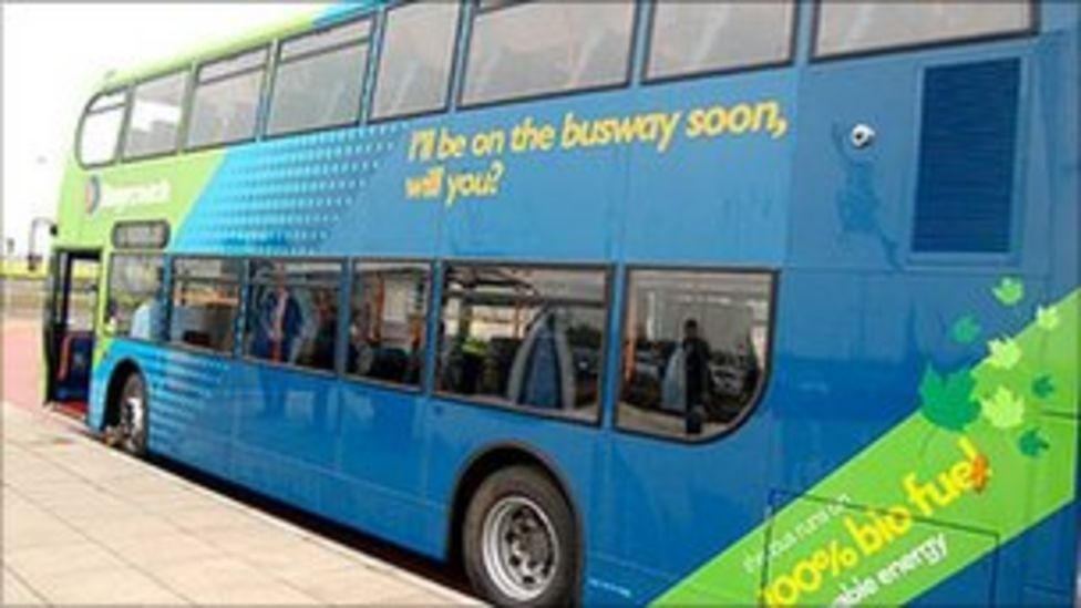 Cambridgeshire guided bus breakdown and recovery trials - BBC News