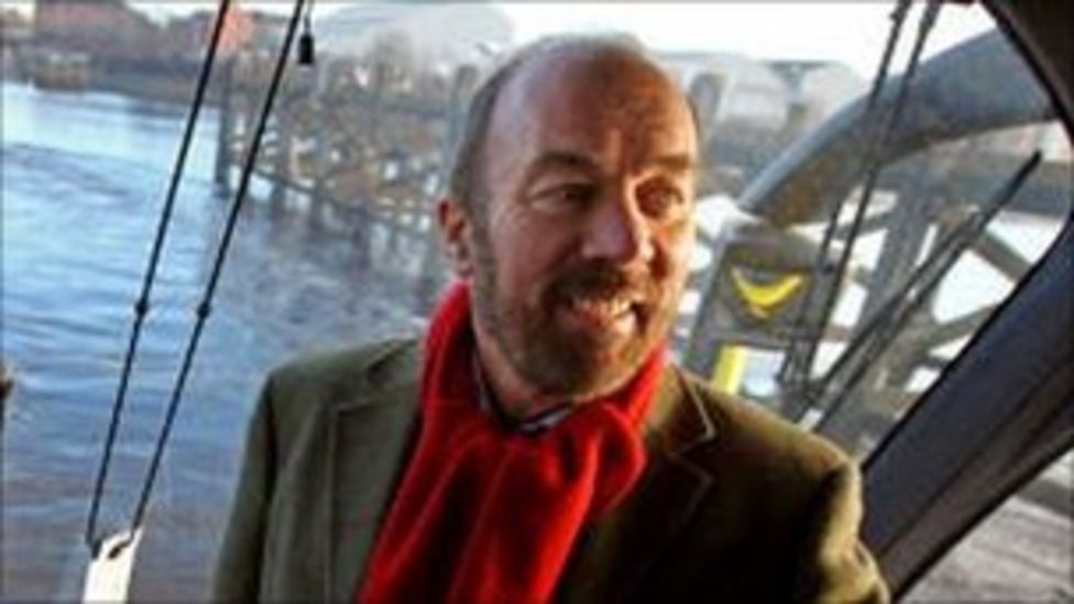 Birthday Honours: Mervyn King and Brian Souter knighted - BBC News