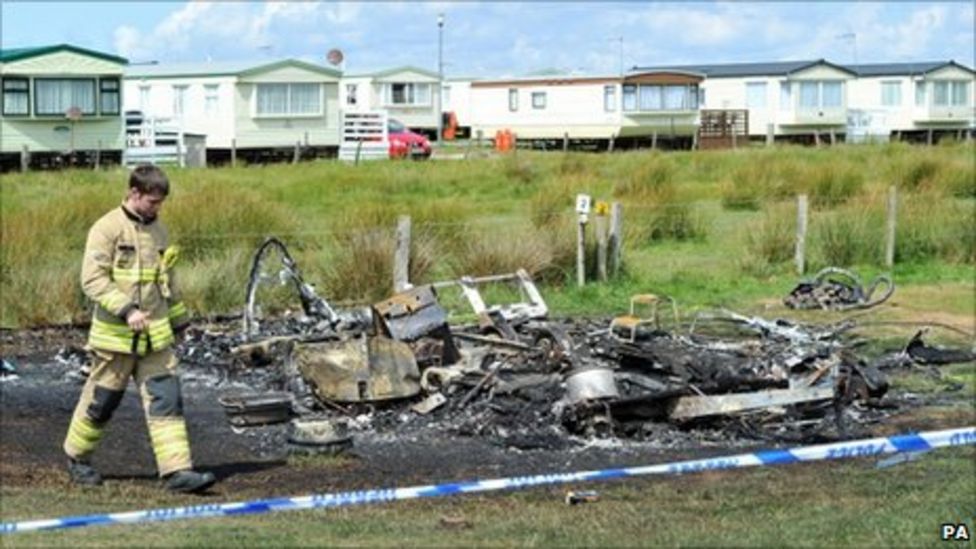 Electric lead warning over Barmouth caravan fire deaths - BBC News