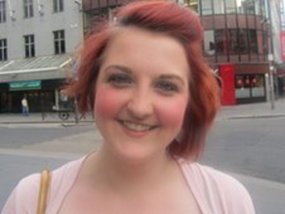 Unemployment falls: Your views on the jobs market - BBC News