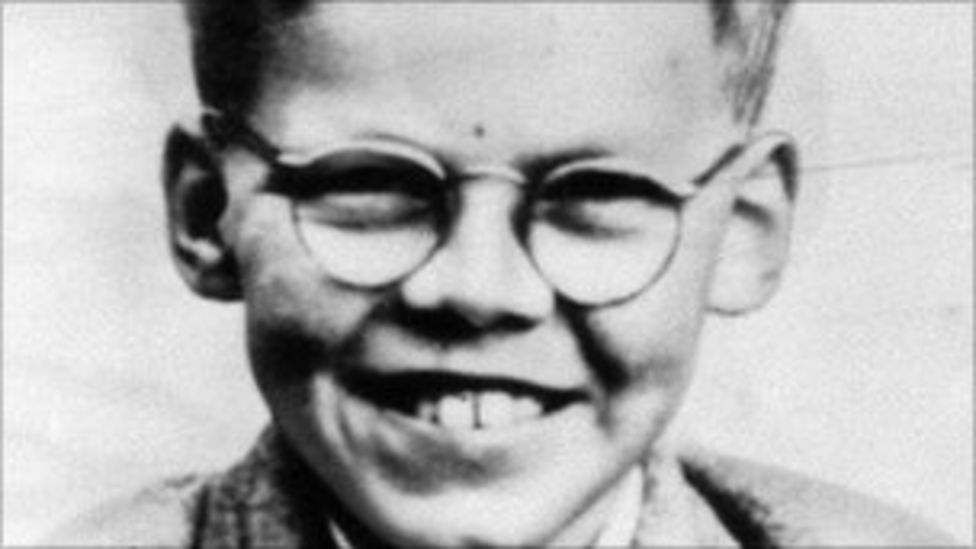 Book by Moors Murder witness David Smith recalls horror - BBC News