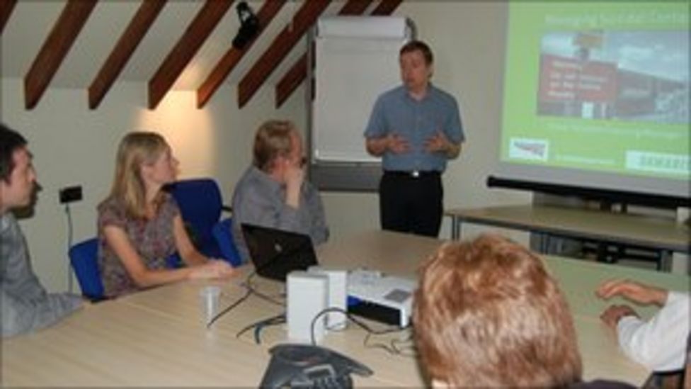 Suicides on Britain's rail network 'reduced by 11%' - BBC News