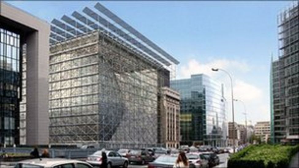 Cameron hits out at multi-million pound new EU building - BBC News