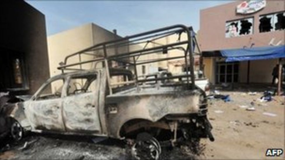 Senegal: Buildings torched in power cut riots - BBC News