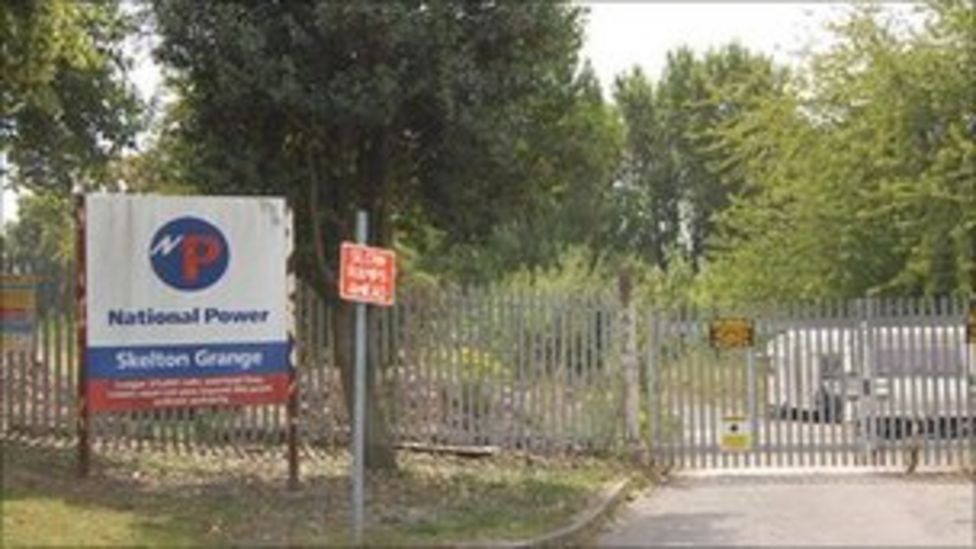 Boy electrocuted in 'metal theft attempt' in Leeds - BBC News