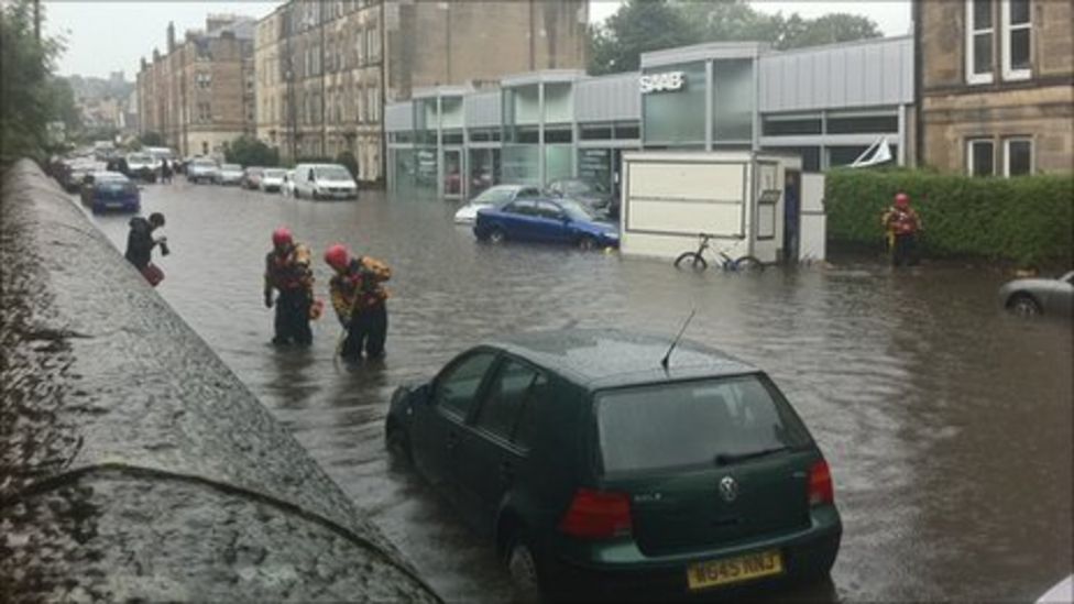 Homes and cars flooded in Edinburgh downpour - BBC News