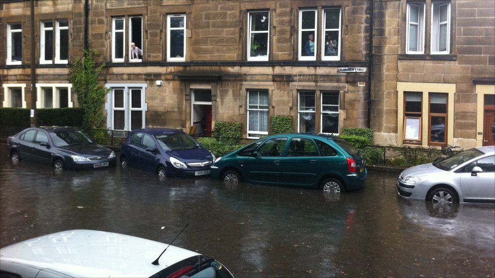 In Pictures: Edinburgh Flooding - BBC News