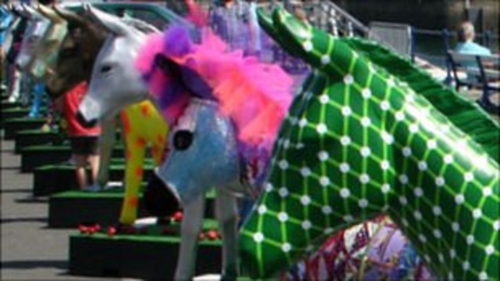 Guernsey Donkey Parade statues removed after vandalism - BBC News