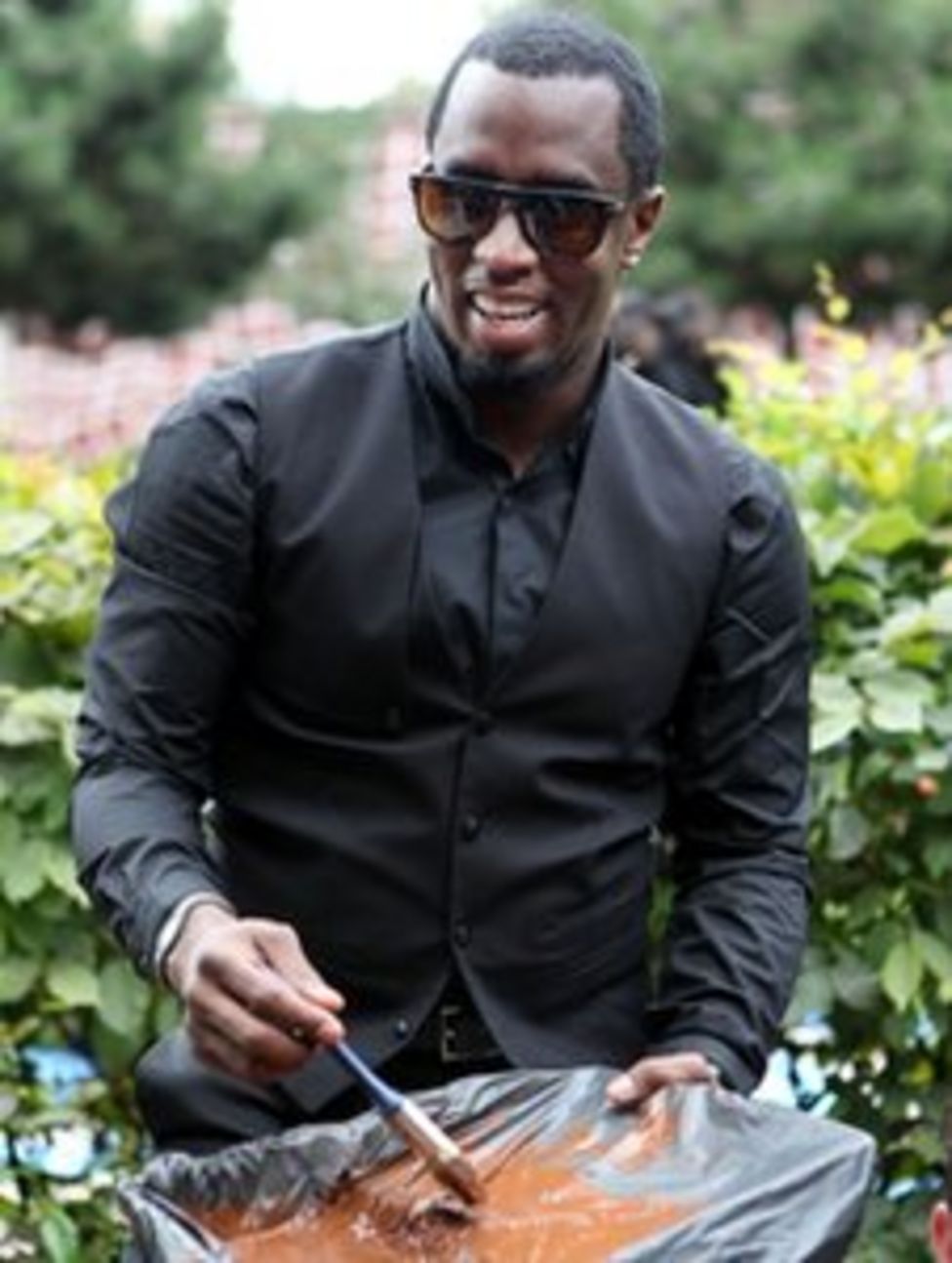 Rapper Diddy is stepping back from writing new material - BBC News